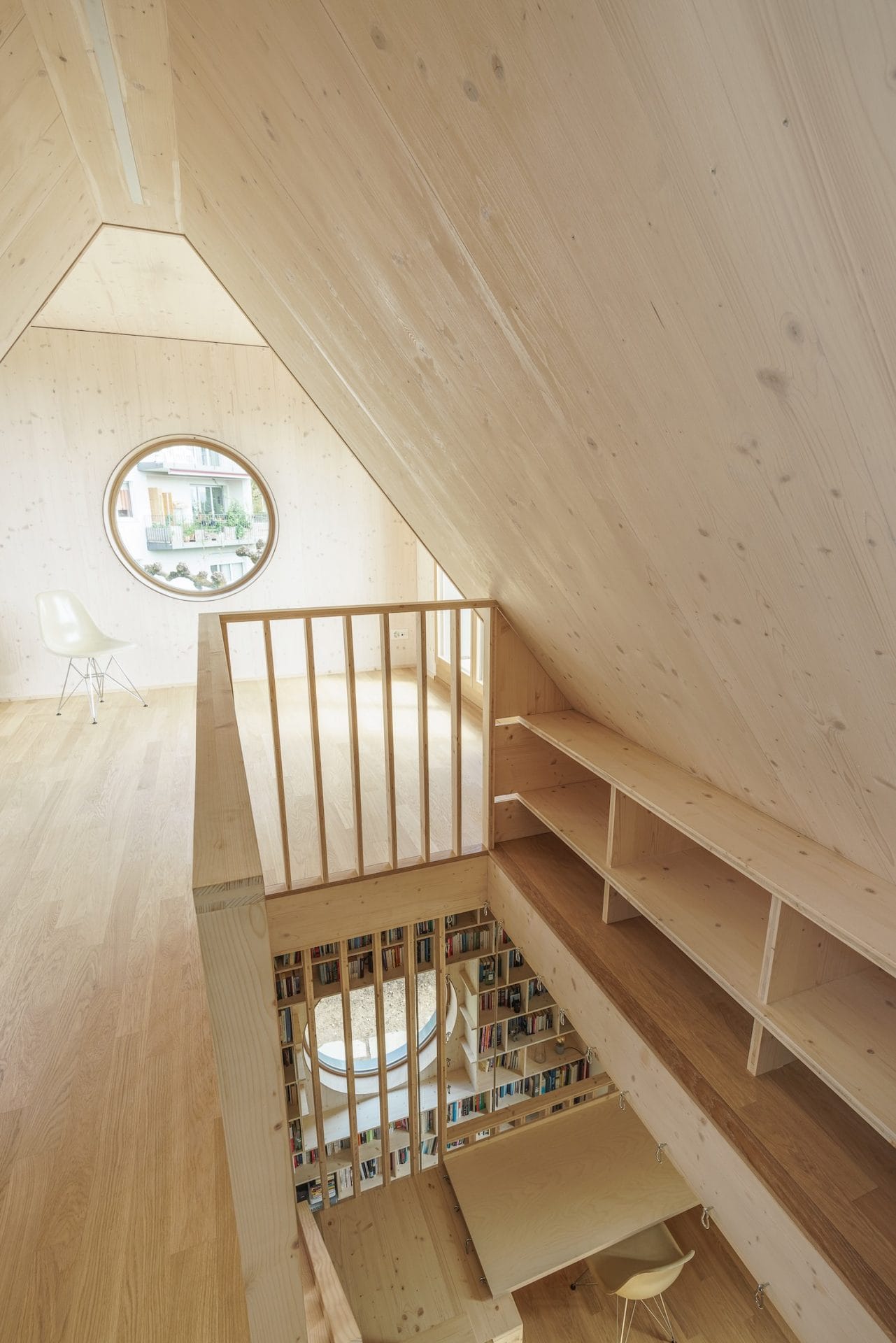 Anna Jach i jej szwajcarski dom, który patrzy