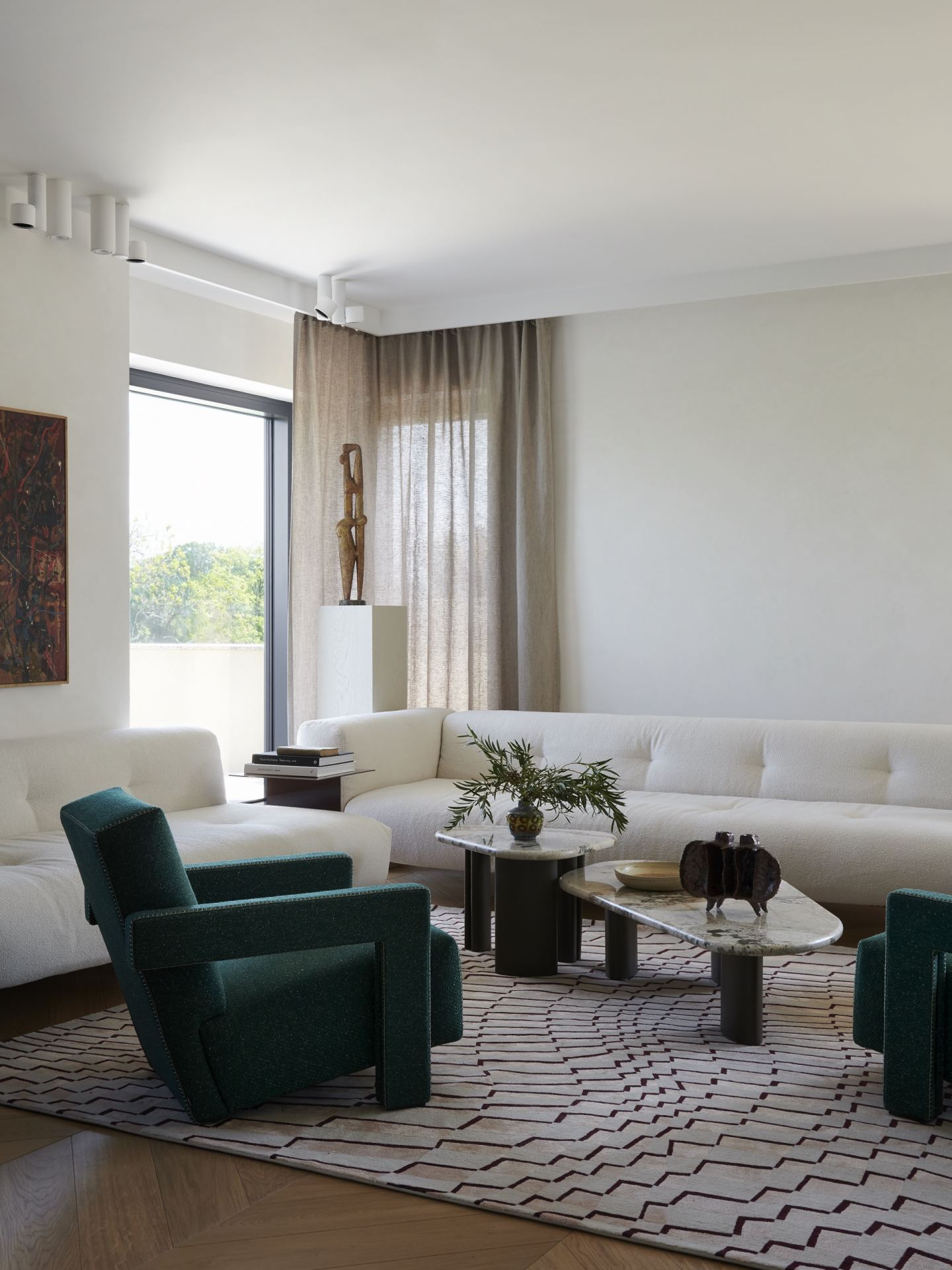 Krakowski projekt przestronnego apartamentu od Paradowski Studio