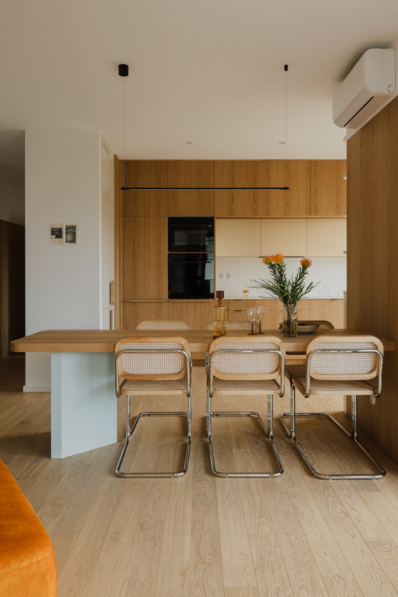 Pracownia Lessness dała temu projektowi dużo ciepła