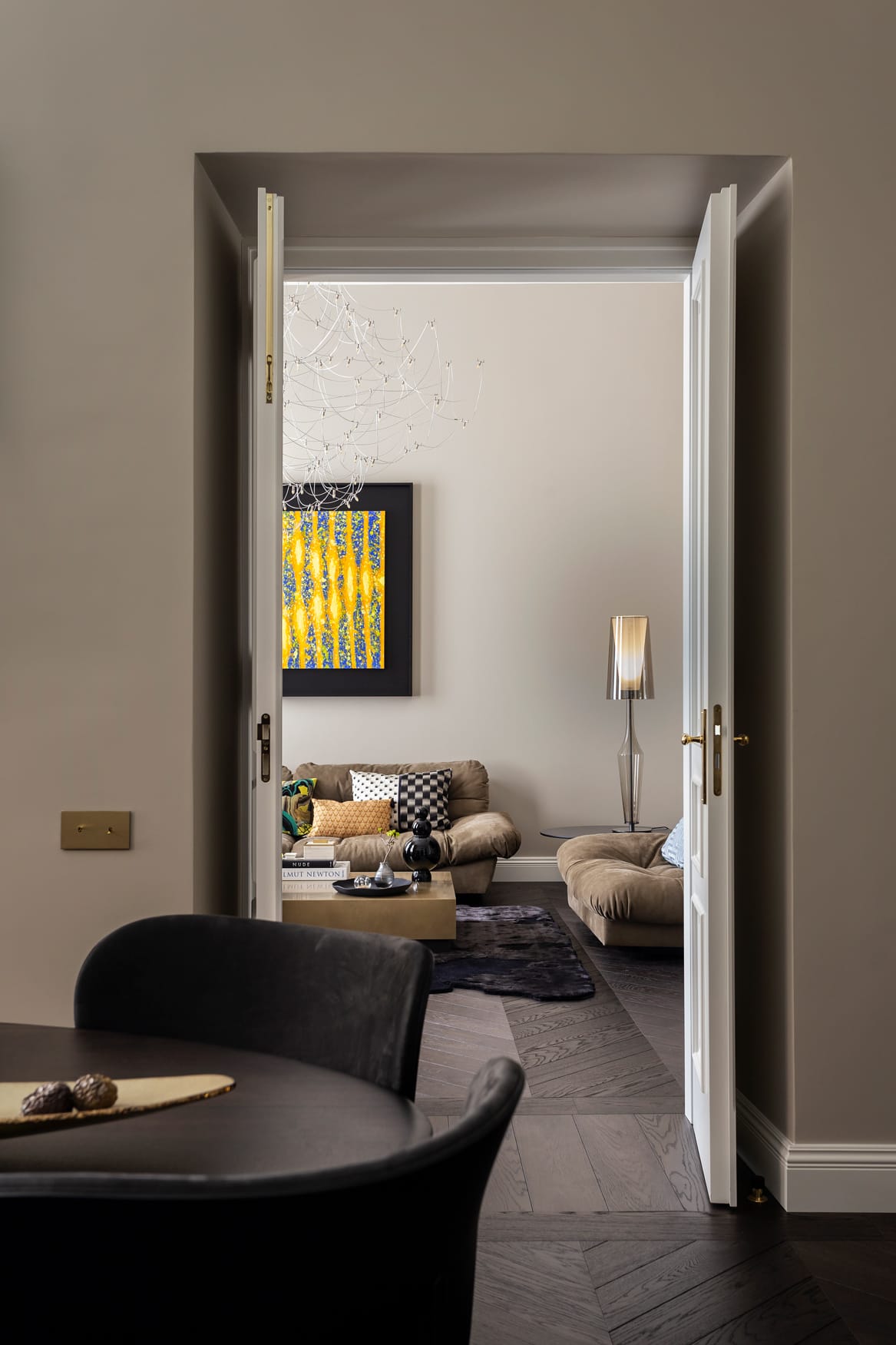 Mow.design studio zaprojektowało apartament przy Foksal 13/15