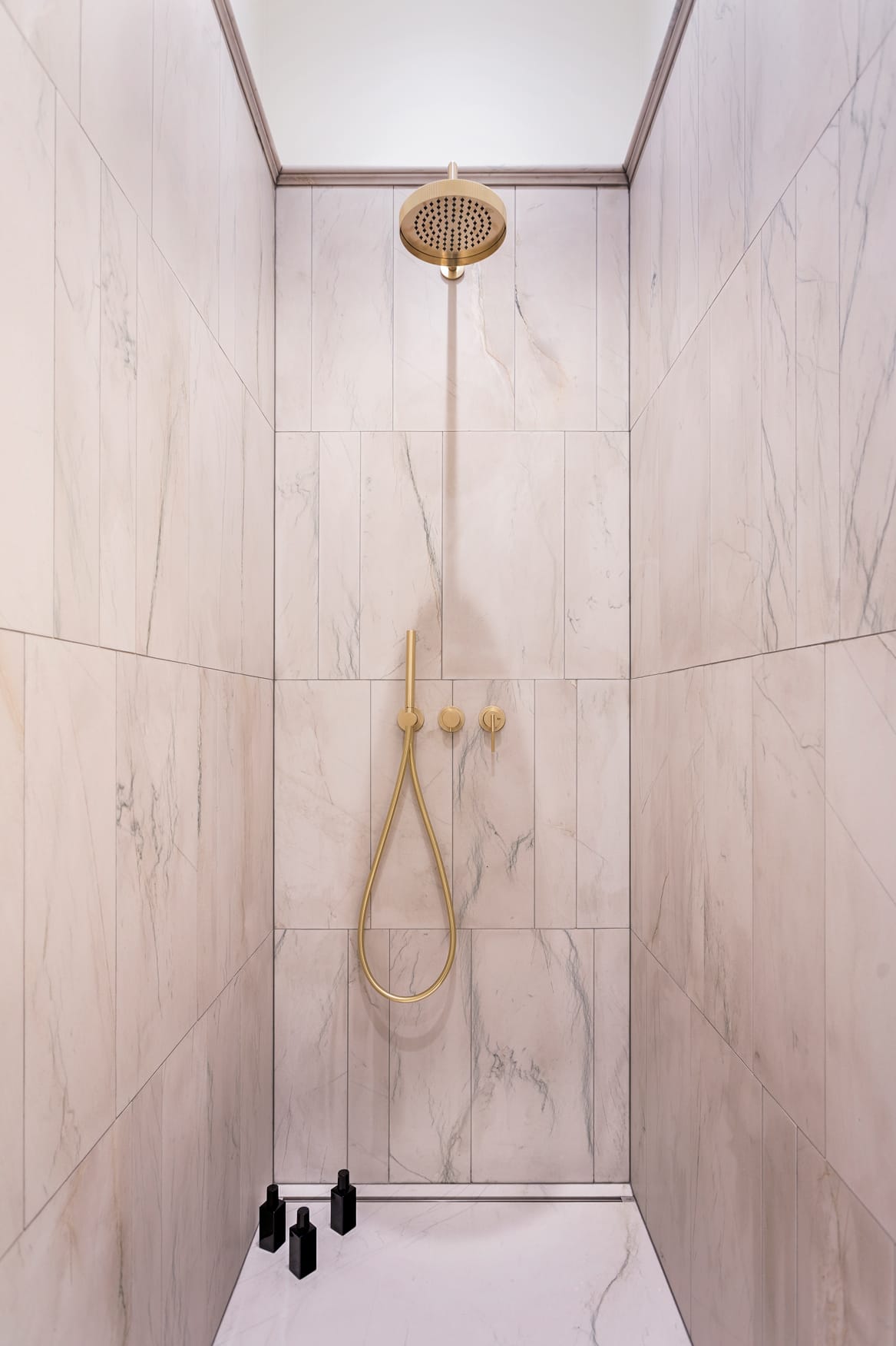 Mow.design studio zaprojektowało apartament przy Foksal 13/15