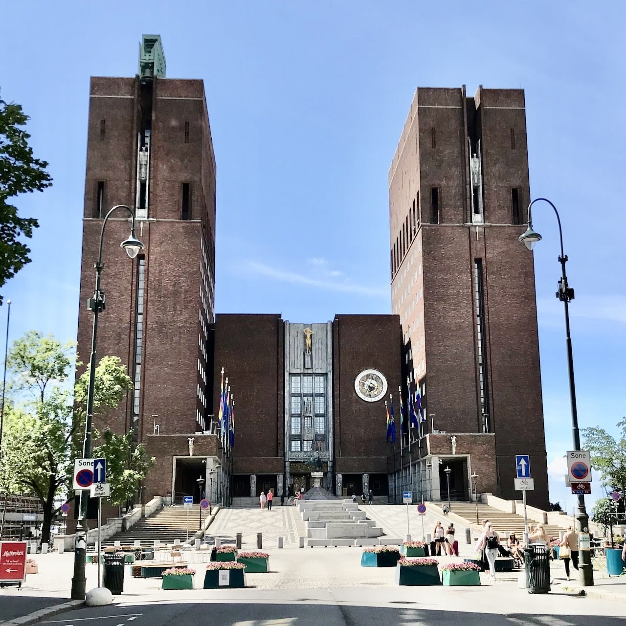 Ratusz w Oslo. Eklektyczna ikona