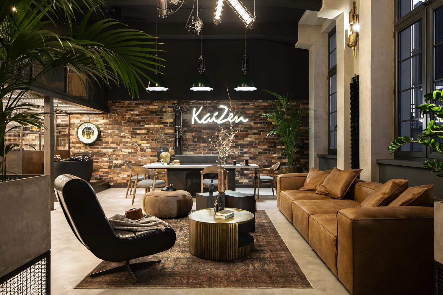 Tomasz Zawistowski prezentuje loft w Żyrardowie